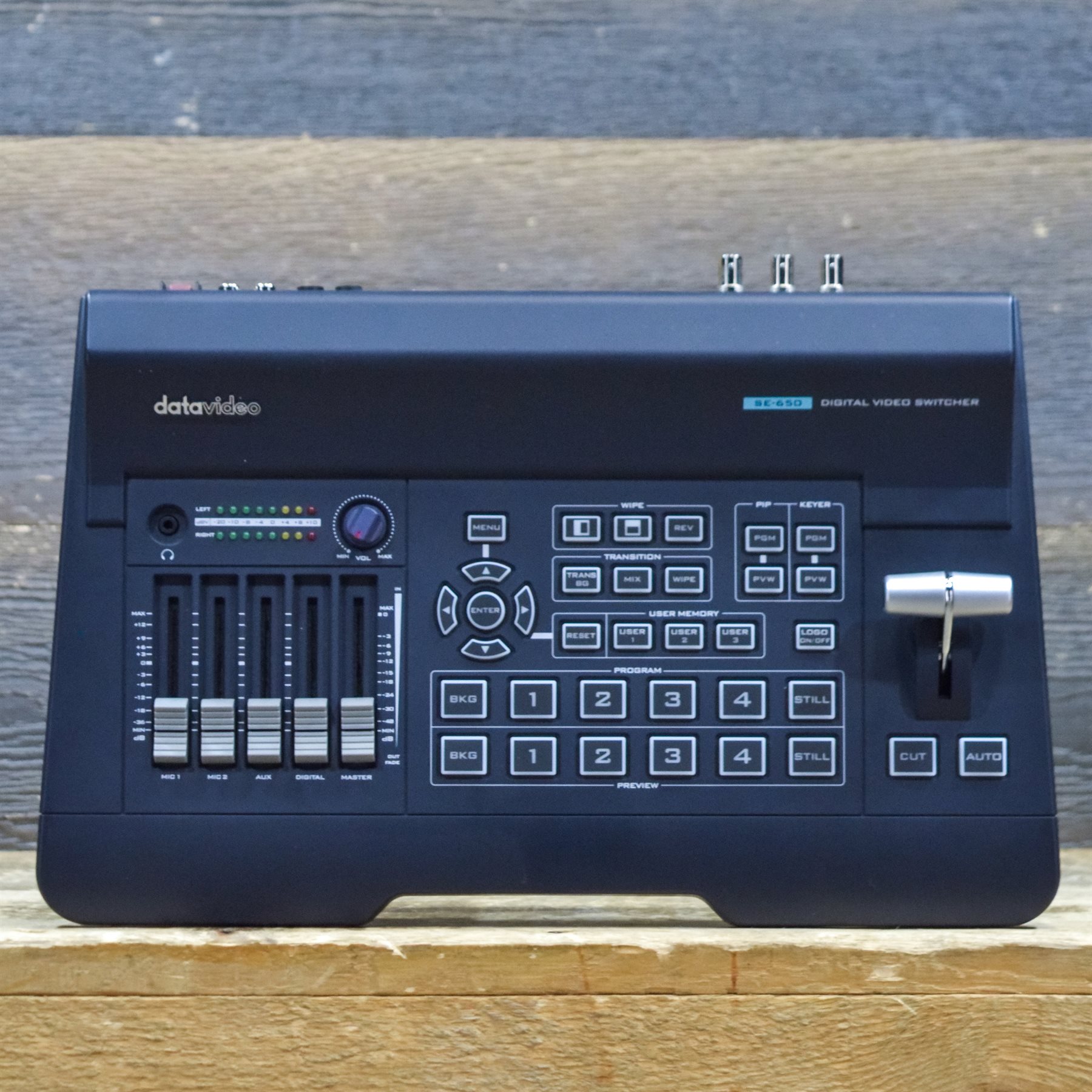 DATAVIDEO SE-650 4-INPUT HD DIGITAL VIDEO SWITCHER WITH 4-CHANNEL AUDIO ...